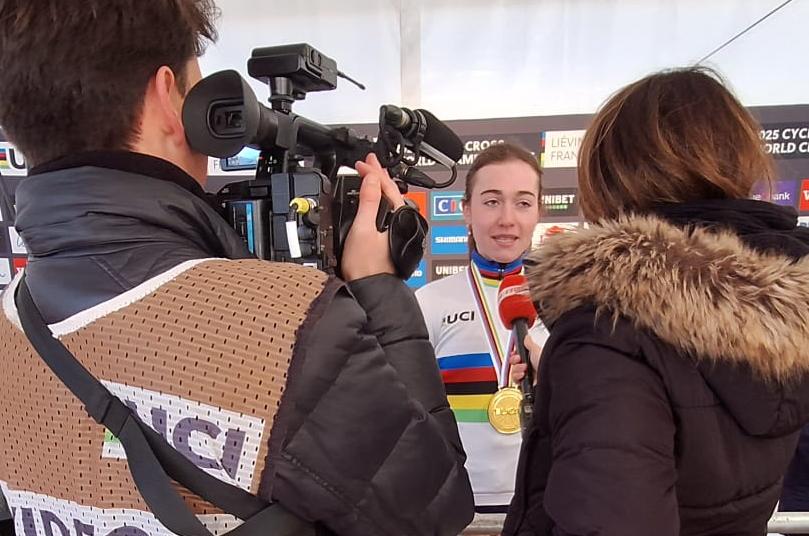16-jarige Française is 1e CX-wereldkampioene na ware rollercoaster ...