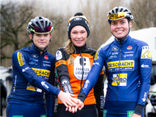 Crossploegen van Bart Wellens en Bart Verschueren samen het veld in ...